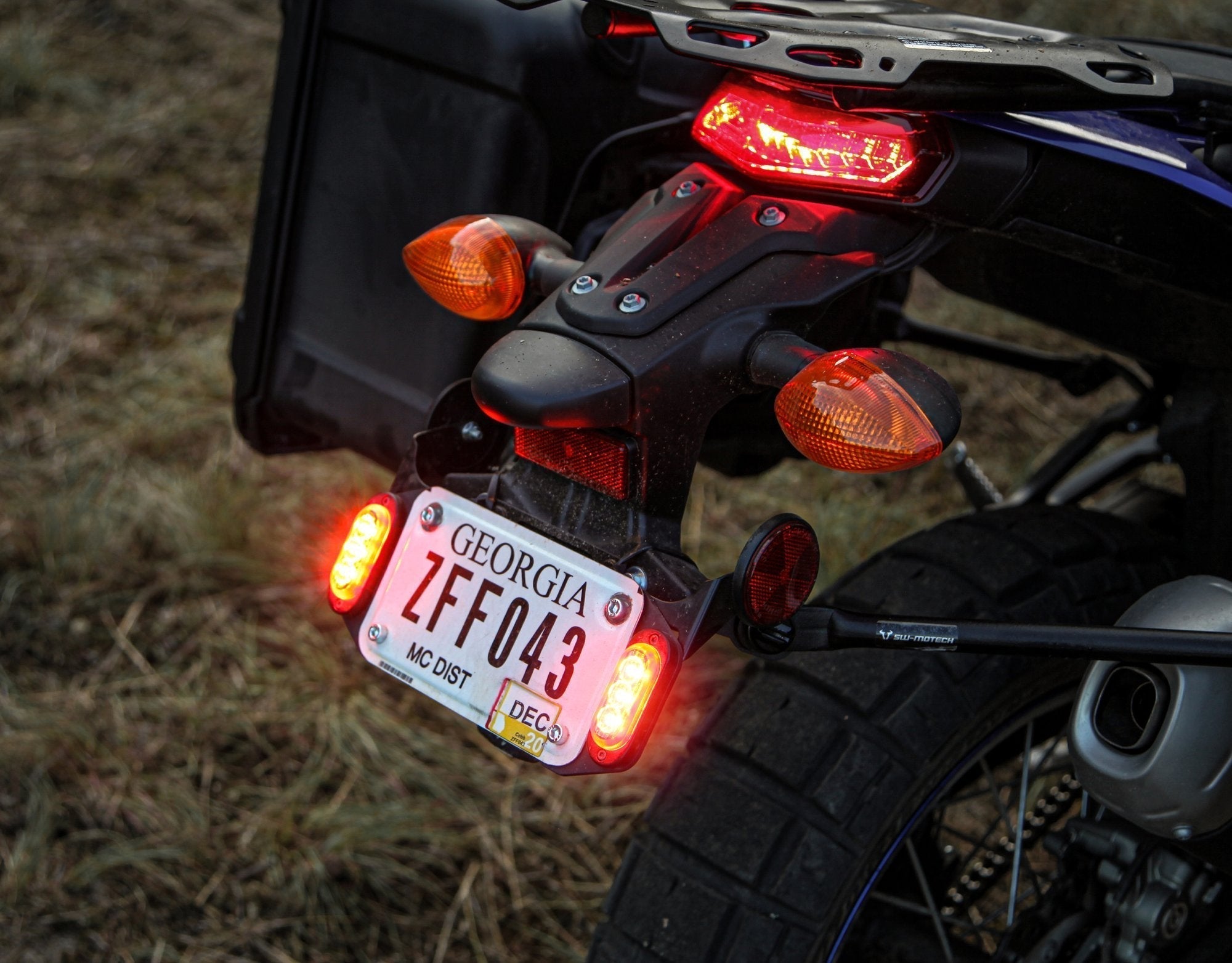 T3 Rear Switchback LED Turn Signal Pods with License Plate Mount ...